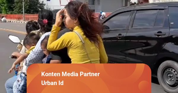 Viral Emak-emak Naik Motor Bonceng 7 di Palembang | kumparan.com Viral Emak-emak Naik Motor Bonceng 7 di Palembang | kumparan.com